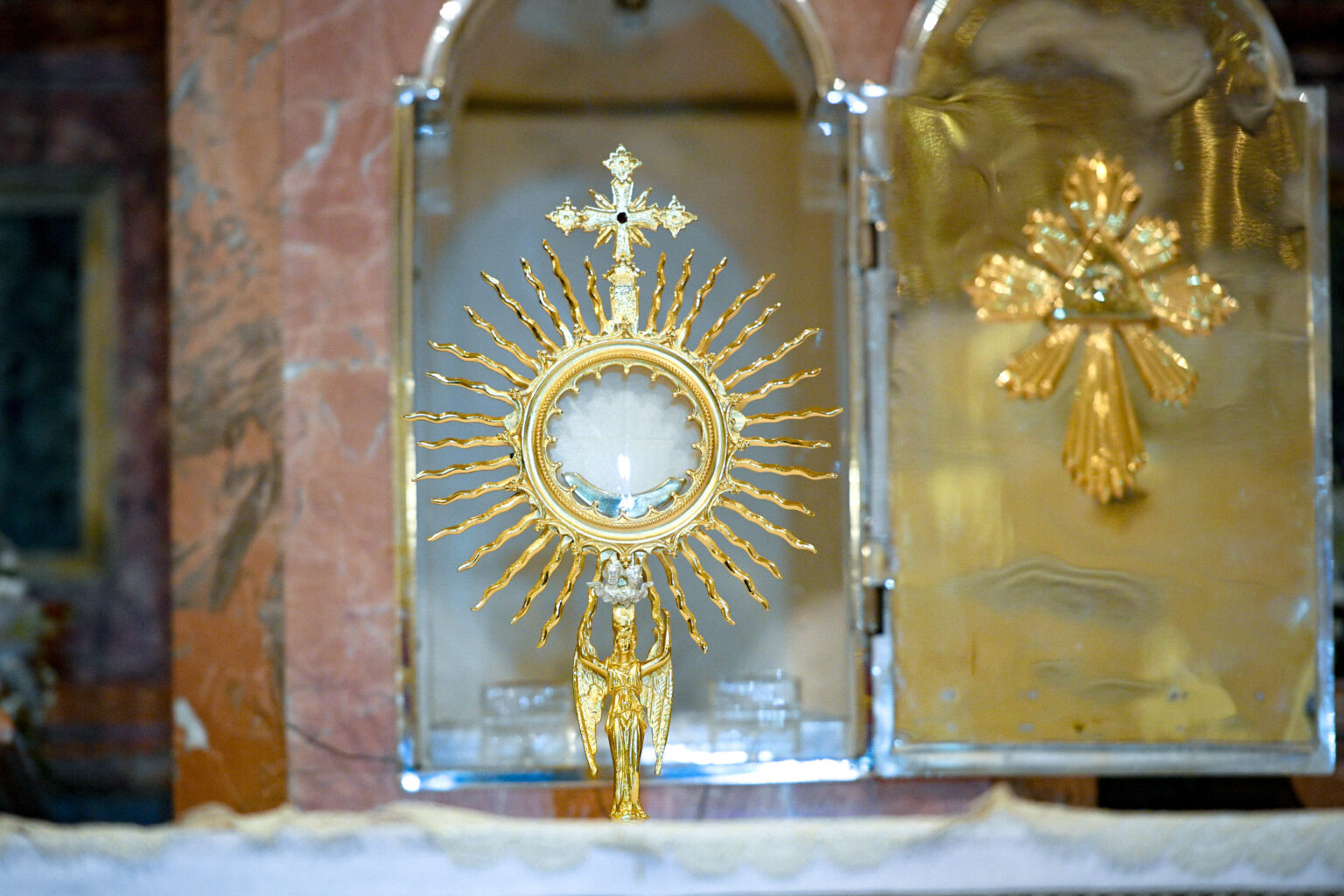 A Guide to the Adoration to the Holy Eucharist – Spiritual Development ...